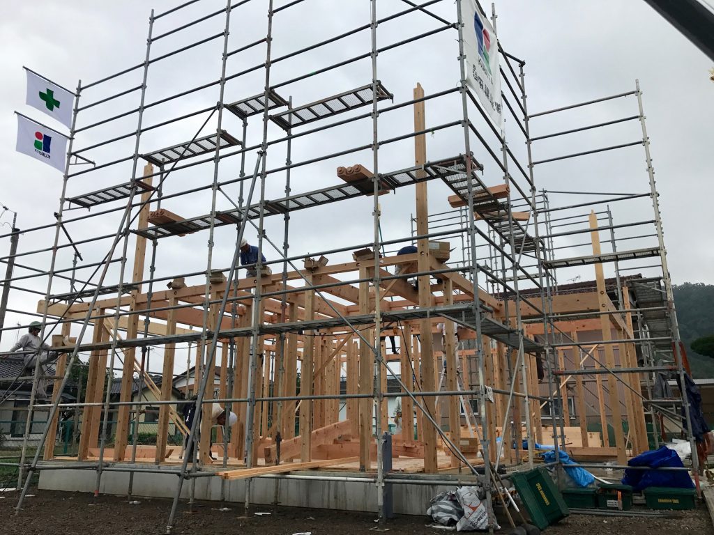 小雨の中「建前」 - 窪田建設株式会社｜長野県の新築住宅・リフォーム（上田市）